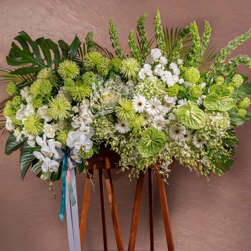 The Symbolism of Bereavement Flowers: Meaningful Tributes for the Deceased